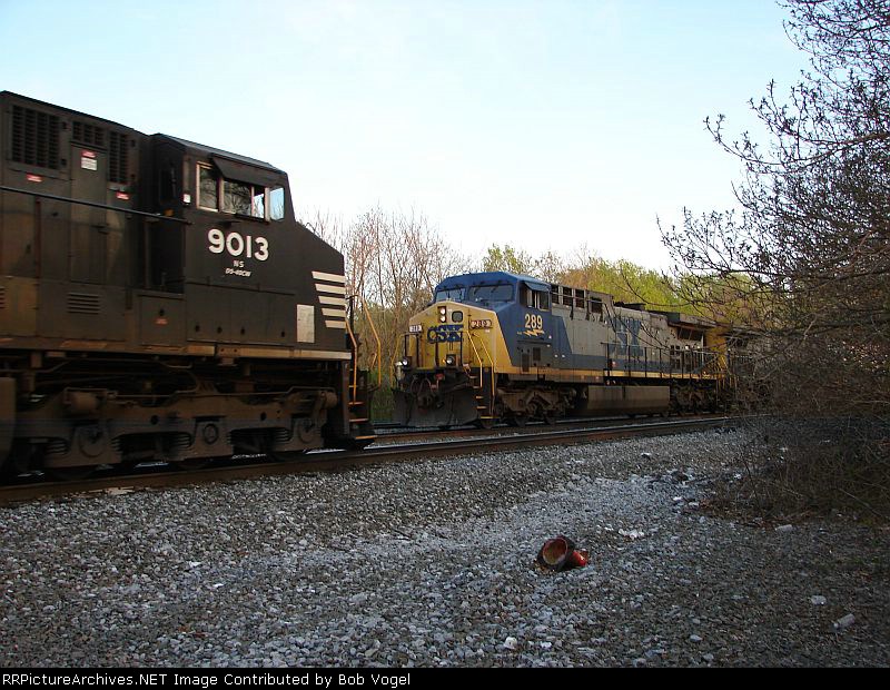 NS 9013 and CSX 289